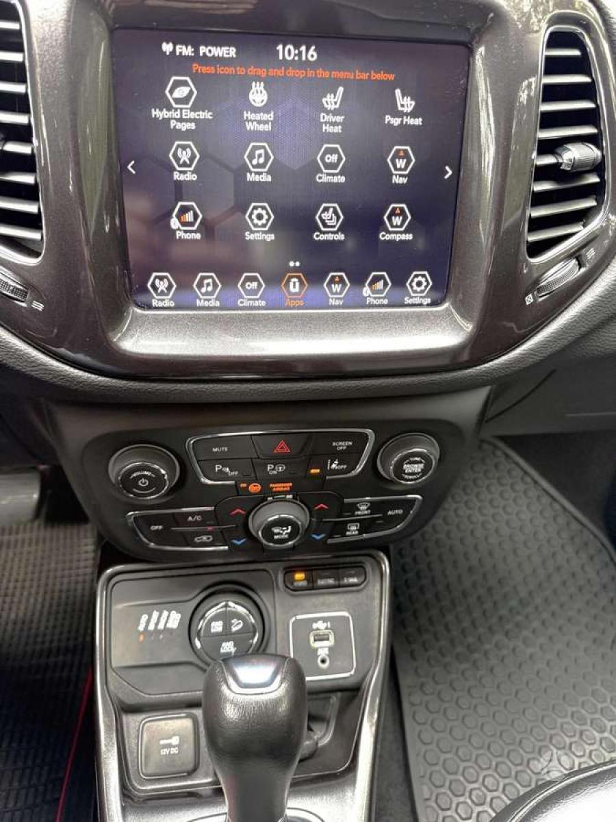 White Jeep Compass 2021 in Kaunas, with an engine capacity of 0.00 L and mileage of 139 thousand km for 16900 €, photo 13 on AUTOMOTO.COM.LV