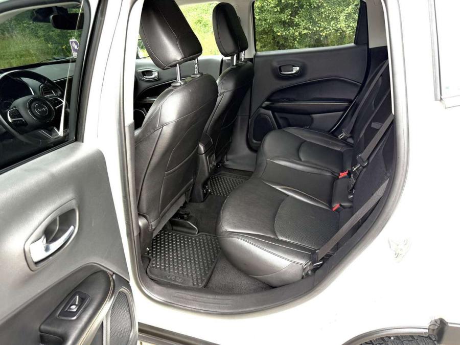 White Jeep Compass 2021 in Kaunas, with an engine capacity of 0.00 L and mileage of 139 thousand km for 16900 €, photo 17 on AUTOMOTO.COM.LV