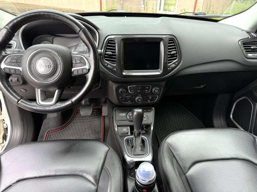 White Jeep Compass 2021 in Kaunas, with an engine capacity of 0.00 L and mileage of 139 thousand km for 16900 €, photo 19 on AUTOMOTO.COM.LV