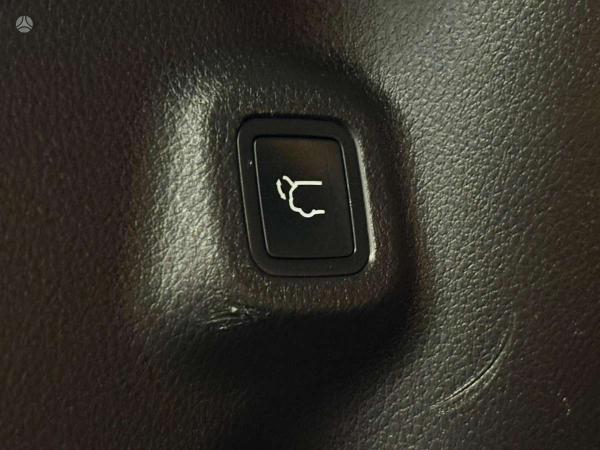 White Jeep Compass 2021 in Marijampole, with an engine capacity of 1.33 L and mileage of 176 thousand km for 17999 €, photo 7 on AUTOMOTO.COM.LV