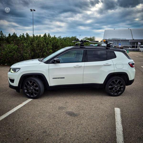 Balts Jeep Compass 2021 Šauļi, ar dzinēja tilpumu 1.33 L un nobraukumu 103 tūkst. km par 17000 €, foto 1 vietnē AUTOMOTO.COM.LV