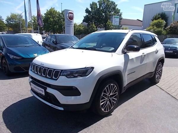 White Jeep Compass 2022 in Kaunas, with an engine capacity of 1.30 L and mileage of 18 thousand km for 28467 €, photo 1 on AUTOMOTO.COM.LV