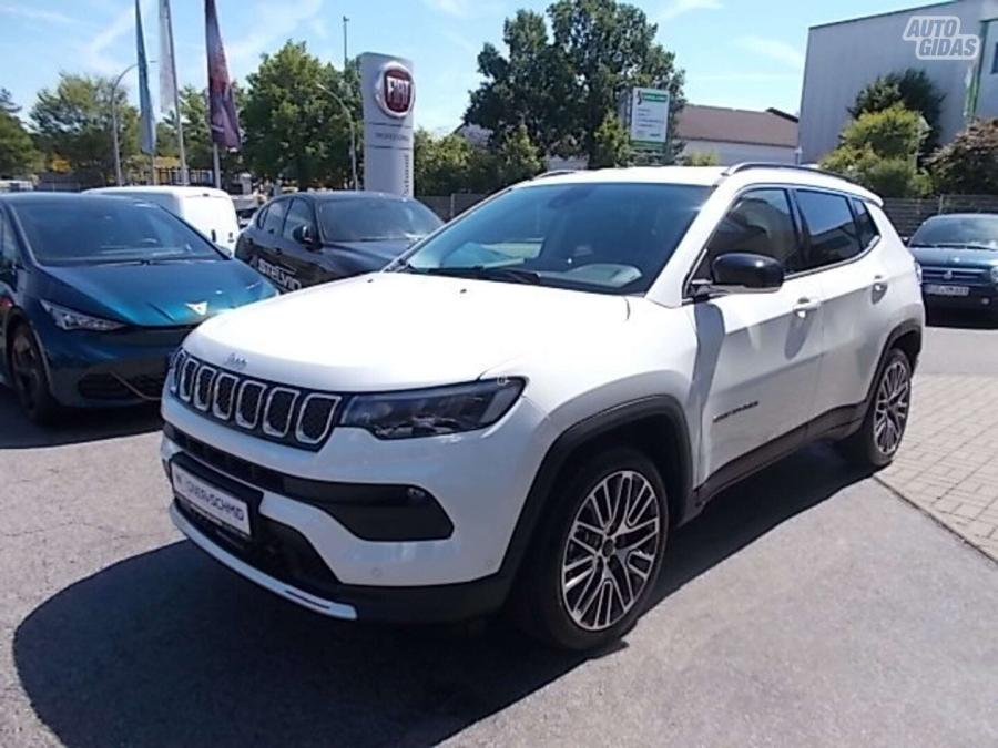 White Jeep Compass 2022 in Kaunas, with an engine capacity of 1.30 L and mileage of 18 thousand km for 28467 €, photo 1 on AUTOMOTO.COM.LV