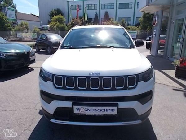 White Jeep Compass 2022 in Kaunas, with an engine capacity of 1.30 L and mileage of 18 thousand km for 28467 €, photo 2 on AUTOMOTO.COM.LV