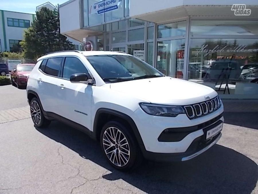 White Jeep Compass 2022 in Kaunas, with an engine capacity of 1.30 L and mileage of 18 thousand km for 28467 €, photo 3 on AUTOMOTO.COM.LV