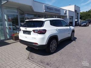 White Jeep Compass 2022 in Kaunas, with an engine capacity of 1.30 L and mileage of 18 thousand km for 28467 €, photo 5 on AUTOMOTO.COM.LV