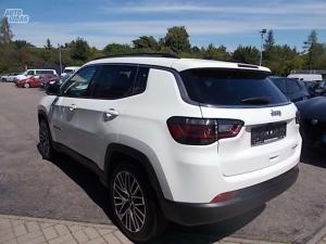 White Jeep Compass 2022 in Kaunas, with an engine capacity of 1.30 L and mileage of 18 thousand km for 28467 €, photo 6 on AUTOMOTO.COM.LV