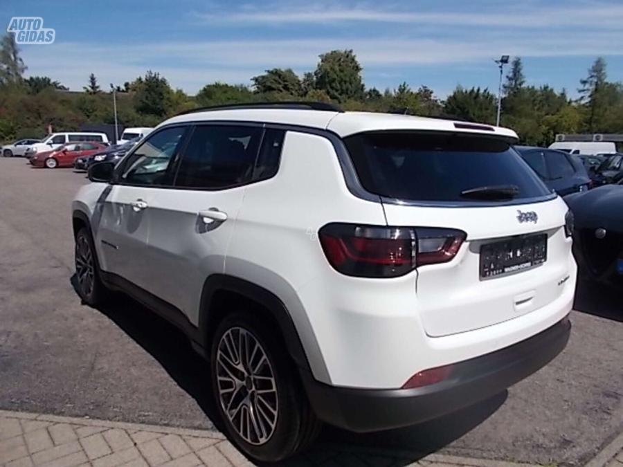 White Jeep Compass 2022 in Kaunas, with an engine capacity of 1.30 L and mileage of 18 thousand km for 28467 €, photo 6 on AUTOMOTO.COM.LV