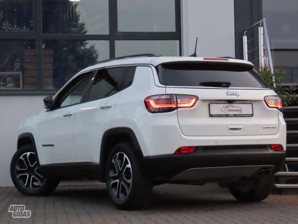 White Jeep Compass 2022 in Kaunas, with an engine capacity of 1.30 L and mileage of 25 thousand km for 23689 €, photo 3 on AUTOMOTO.COM.LV