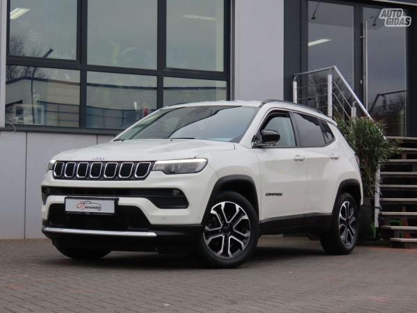 White Jeep Compass 2022 in Kaunas, with an engine capacity of 1.30 L and mileage of 33 thousand km for 23689 €, photo 2 on AUTOMOTO.COM.LV