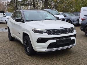 White Jeep Compass 2022 in Kaunas, with an engine capacity of 1.30 L and mileage of 82 thousand km for 22364 €, photo 3 on AUTOMOTO.COM.LV