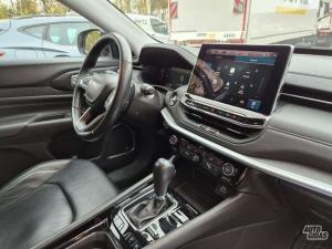 White Jeep Compass 2022 in Kaunas, with an engine capacity of 1.30 L and mileage of 82 thousand km for 22364 €, photo 8 on AUTOMOTO.COM.LV
