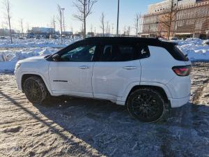 White Jeep Compass 2022 in Klaipeda, with an engine capacity of 2.40 L and mileage of 16 thousand km for 23700 €, photo 3 on AUTOMOTO.COM.LV