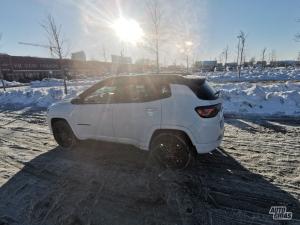 White Jeep Compass 2022 in Klaipeda, with an engine capacity of 2.40 L and mileage of 16 thousand km for 23700 €, photo 4 on AUTOMOTO.COM.LV