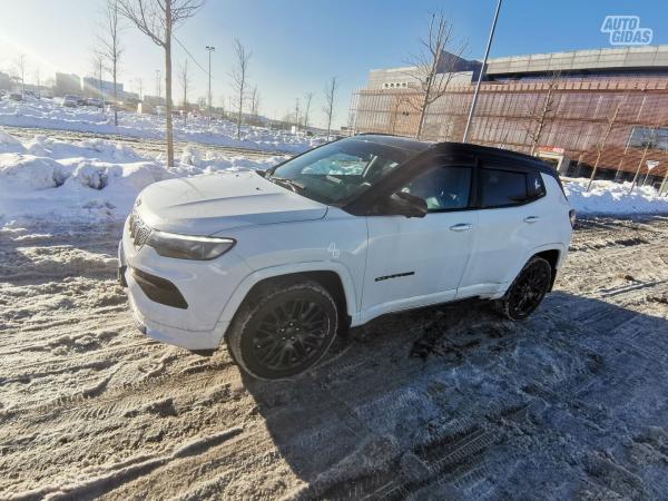 White Jeep Compass 2022 in Klaipeda, with an engine capacity of 2.40 L and mileage of 16 thousand km for 23700 €, photo 5 on AUTOMOTO.COM.LV