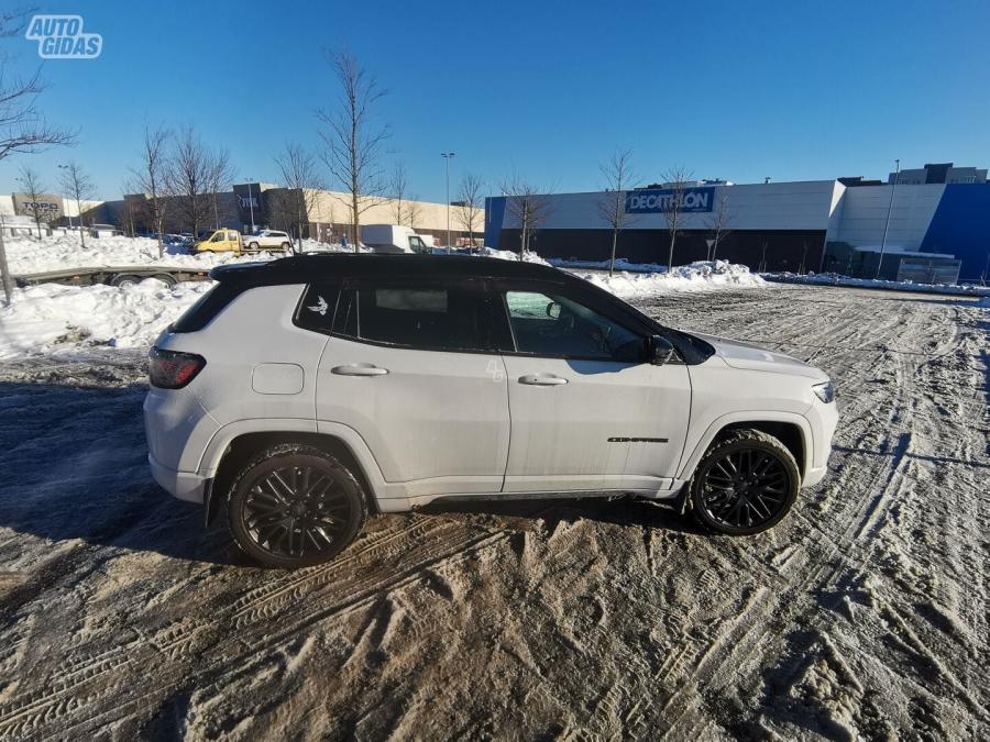 White Jeep Compass 2022 in Klaipeda, with an engine capacity of 2.40 L and mileage of 16 thousand km for 23700 €, photo 7 on AUTOMOTO.COM.LV