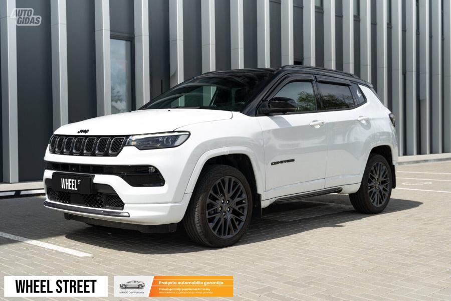 White Jeep Compass 2022 in Vilnius, with an engine capacity of 2.40 L and mileage of 17 thousand km for 22900 €, photo 1 on AUTOMOTO.COM.LV