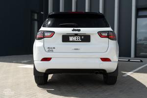 White Jeep Compass 2022 in Vilnius, with an engine capacity of 2.40 L and mileage of 17 thousand km for 22900 €, photo 5 on AUTOMOTO.COM.LV