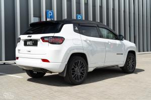 White Jeep Compass 2022 in Vilnius, with an engine capacity of 2.40 L and mileage of 17 thousand km for 22900 €, photo 6 on AUTOMOTO.COM.LV