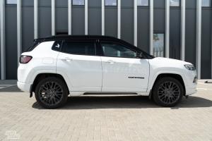 White Jeep Compass 2022 in Vilnius, with an engine capacity of 2.40 L and mileage of 17 thousand km for 22900 €, photo 7 on AUTOMOTO.COM.LV