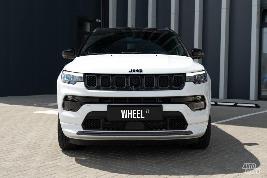 White Jeep Compass 2022 in Vilnius, with an engine capacity of 2.40 L and mileage of 17 thousand km for 22900 €, photo 9 on AUTOMOTO.COM.LV