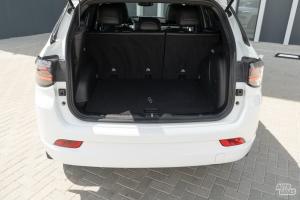 White Jeep Compass 2022 in Vilnius, with an engine capacity of 2.40 L and mileage of 17 thousand km for 22900 €, photo 12 on AUTOMOTO.COM.LV
