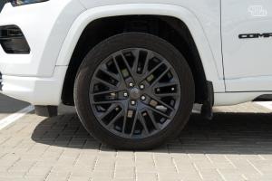 White Jeep Compass 2022 in Vilnius, with an engine capacity of 2.40 L and mileage of 17 thousand km for 22900 €, photo 16 on AUTOMOTO.COM.LV