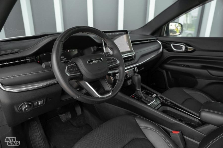 White Jeep Compass 2022 in Vilnius, with an engine capacity of 2.40 L and mileage of 17 thousand km for 22900 €, photo 18 on AUTOMOTO.COM.LV