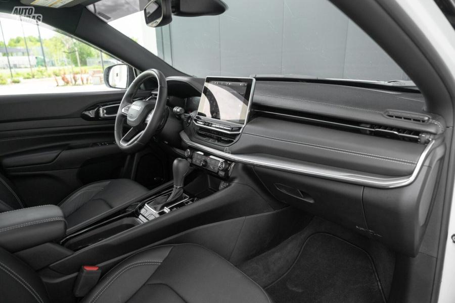 White Jeep Compass 2022 in Vilnius, with an engine capacity of 2.40 L and mileage of 17 thousand km for 22900 €, photo 20 on AUTOMOTO.COM.LV