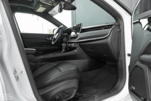 White Jeep Compass 2022 in Vilnius, with an engine capacity of 2.40 L and mileage of 17 thousand km for 22900 €, photo 21 on AUTOMOTO.COM.LV