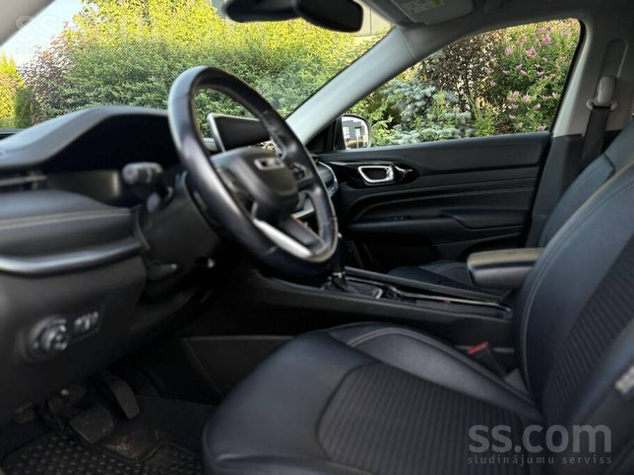 White Jeep Compass 2022 in Riga, with an engine capacity of 1.30 L and mileage of 78 thousand km for 17900 €, photo 14 on AUTOMOTO.COM.LV
