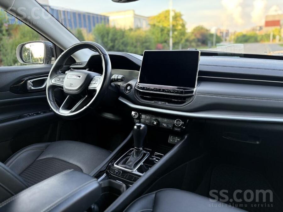 White Jeep Compass 2022 in Riga, with an engine capacity of 1.30 L and mileage of 78 thousand km for 17900 €, photo 15 on AUTOMOTO.COM.LV