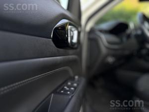 White Jeep Compass 2022 in Riga, with an engine capacity of 1.30 L and mileage of 78 thousand km for 17900 €, photo 17 on AUTOMOTO.COM.LV
