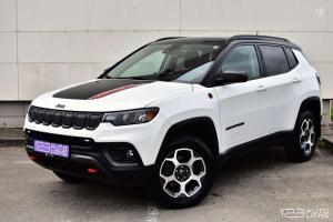 White Jeep Compass 2022 in Kretinga, with an engine capacity of 2.40 L and mileage of 27 thousand km for 19999 €, photo  on AUTOMOTO.COM.LV