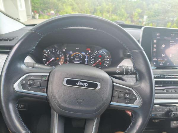 White Jeep Compass 2022 in Elektrenai, with an engine capacity of 1.33 L and mileage of 54 thousand km for 19900 €, photo 10 on AUTOMOTO.COM.LV