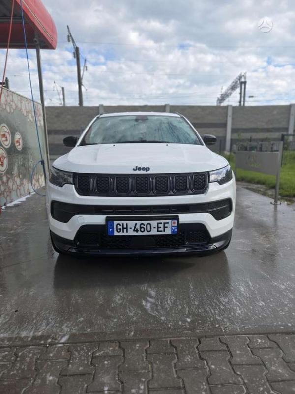 Jeep Compass 2022 in Trakai on AUTOMOTO.COM.LV White Jeep Compass 2022 in Trakai, with an engine capacity of 1.33 L and mileage of 127 thousand km for 16500 €, photo 5 on AUTOMOTO.COM.LV