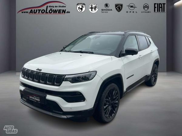 White Jeep Compass 2023 in Kaunas, with an engine capacity of 1.50 L and mileage of 26 thousand km for 28321 €, photo 1 on AUTOMOTO.COM.LV