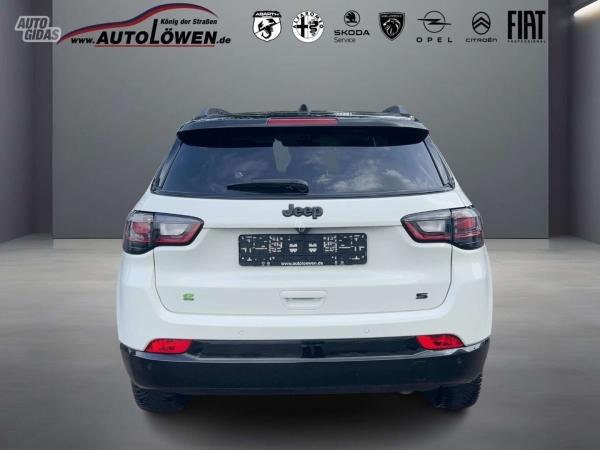 White Jeep Compass 2023 in Kaunas, with an engine capacity of 1.50 L and mileage of 26 thousand km for 28321 €, photo 3 on AUTOMOTO.COM.LV