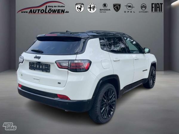 White Jeep Compass 2023 in Kaunas, with an engine capacity of 1.50 L and mileage of 26 thousand km for 28321 €, photo 4 on AUTOMOTO.COM.LV