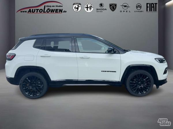 White Jeep Compass 2023 in Kaunas, with an engine capacity of 1.50 L and mileage of 26 thousand km for 28321 €, photo 5 on AUTOMOTO.COM.LV