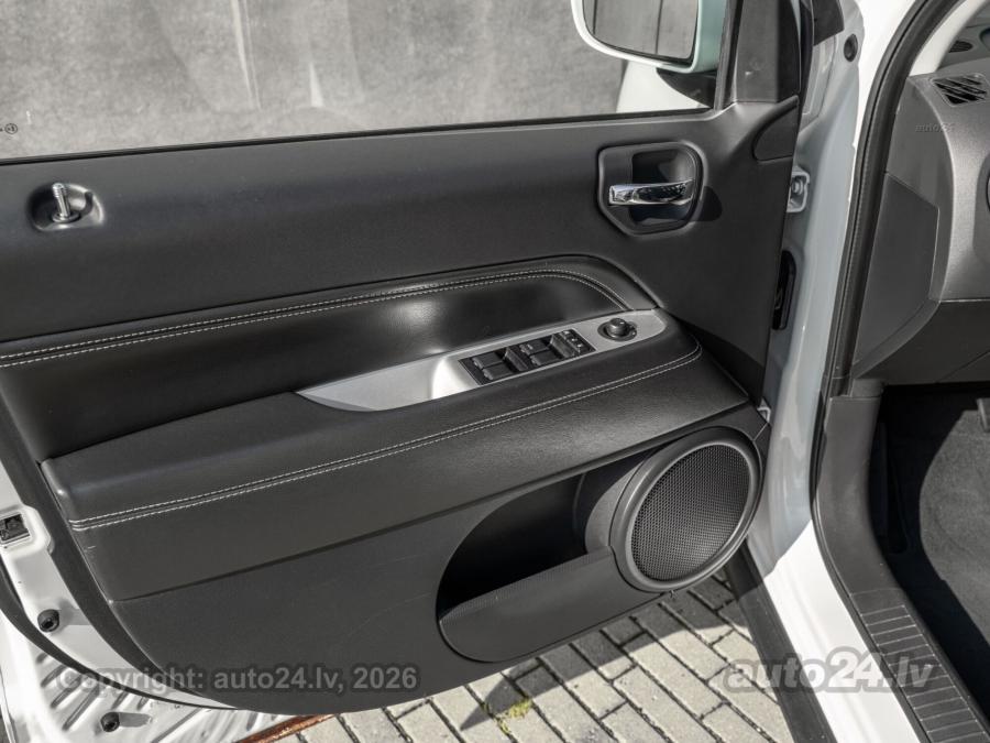 Balts Jeep Compass 2014 Tallina, ar dzinēja tilpumu 2.40 L un nobraukumu 86 tūkst. km par 9500 €, foto 8 vietnē AUTOMOTO.COM.LV