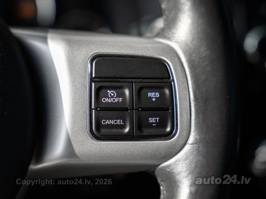 Balts Jeep Compass 2014 Tallina, ar dzinēja tilpumu 2.40 L un nobraukumu 86 tūkst. km par 9500 €, foto 19 vietnē AUTOMOTO.COM.LV