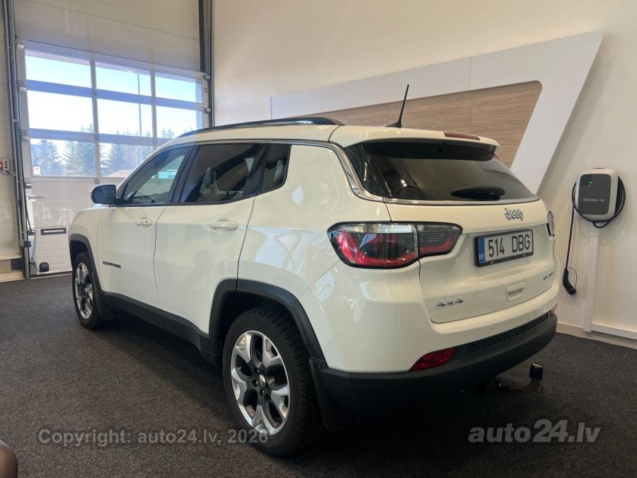 White Jeep Compass 2019 in Rakvere, with an engine capacity of 2.00 L and mileage of 296 thousand km for 8900 €, photo 4 on AUTOMOTO.COM.LV