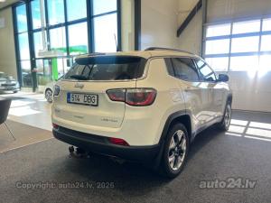 White Jeep Compass 2019 in Rakvere, with an engine capacity of 2.00 L and mileage of 296 thousand km for 8900 €, photo 5 on AUTOMOTO.COM.LV