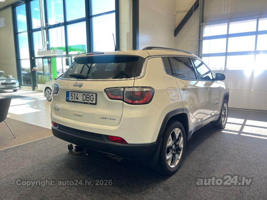 White Jeep Compass 2019 in Rakvere, with an engine capacity of 2.00 L and mileage of 296 thousand km for 8900 €, photo 5 on AUTOMOTO.COM.LV