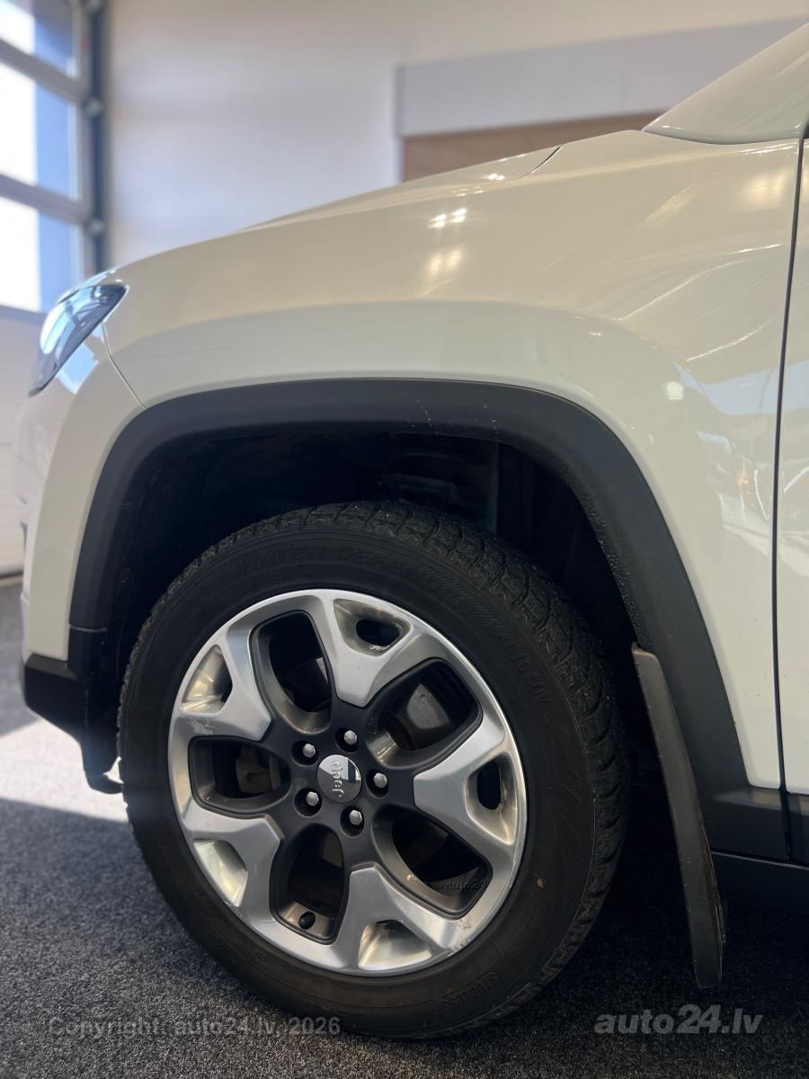 White Jeep Compass 2019 in Rakvere, with an engine capacity of 2.00 L and mileage of 296 thousand km for 8900 €, photo 6 on AUTOMOTO.COM.LV