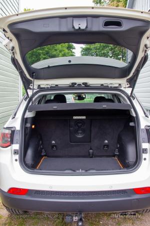 White Jeep Compass 2019 in Tallinn, with an engine capacity of 1.40 L and mileage of 89 thousand km for 14500 €, photo 8 on AUTOMOTO.COM.LV