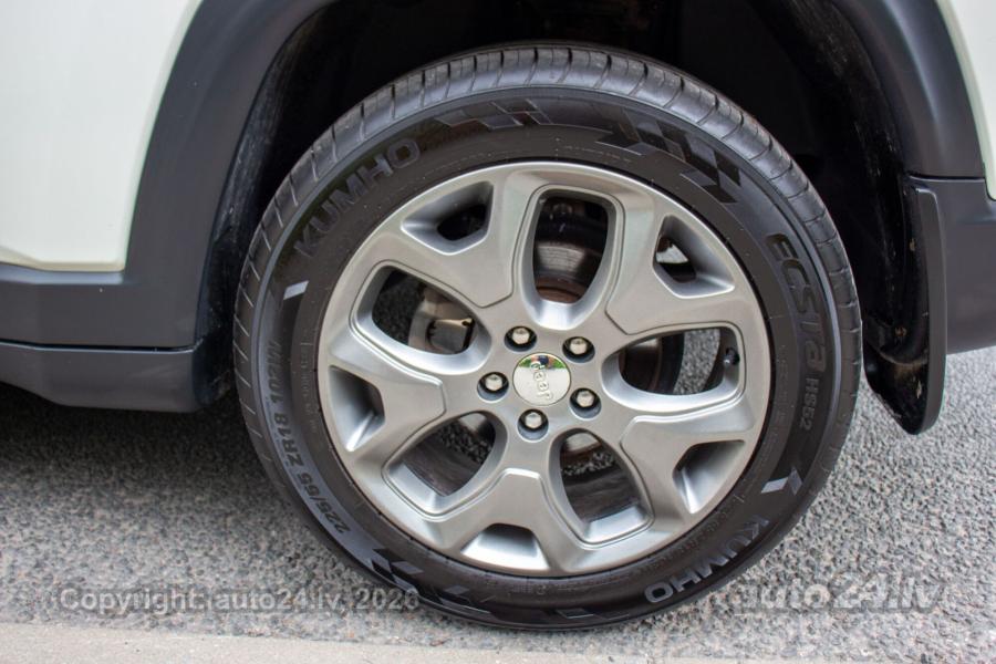 White Jeep Compass 2019 in Tallinn, with an engine capacity of 1.40 L and mileage of 89 thousand km for 14500 €, photo 11 on AUTOMOTO.COM.LV