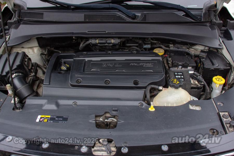 White Jeep Compass 2019 in Tallinn, with an engine capacity of 1.40 L and mileage of 89 thousand km for 14500 €, photo 12 on AUTOMOTO.COM.LV