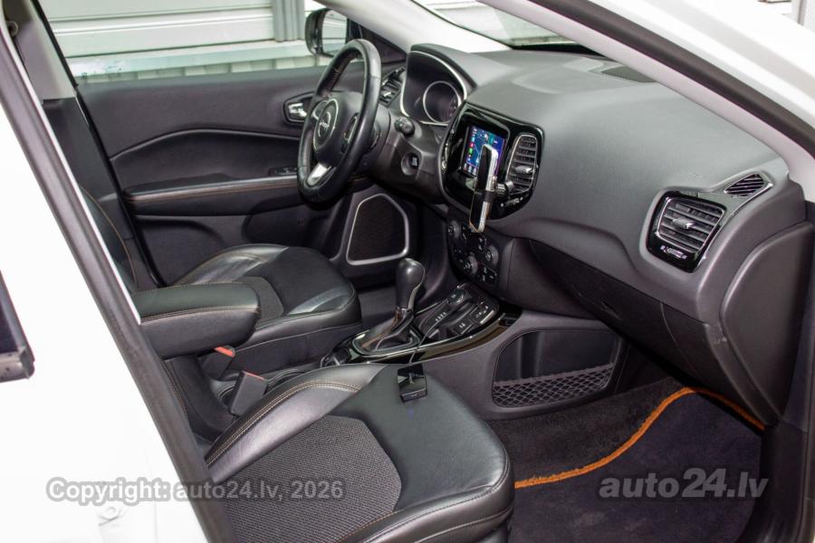 White Jeep Compass 2019 in Tallinn, with an engine capacity of 1.40 L and mileage of 89 thousand km for 14500 €, photo 15 on AUTOMOTO.COM.LV
